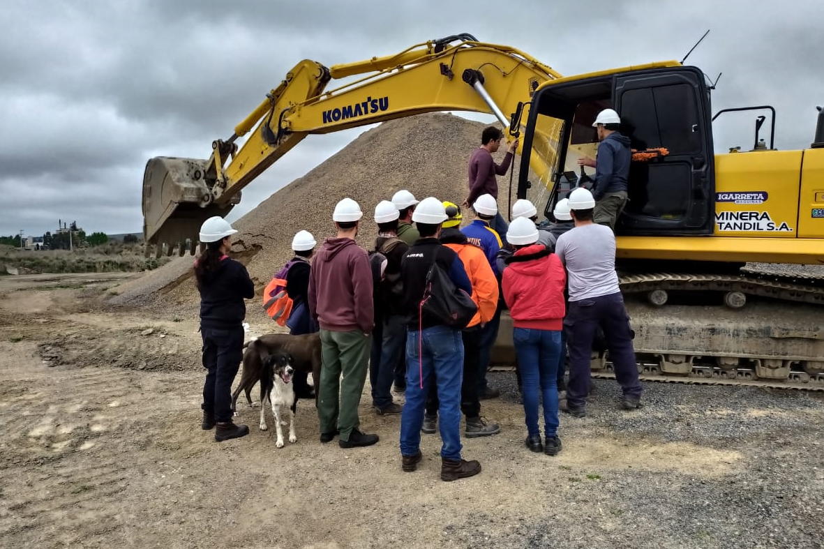 Programa de Capacitación Minera: curso de Operador de retroexcavadora ...