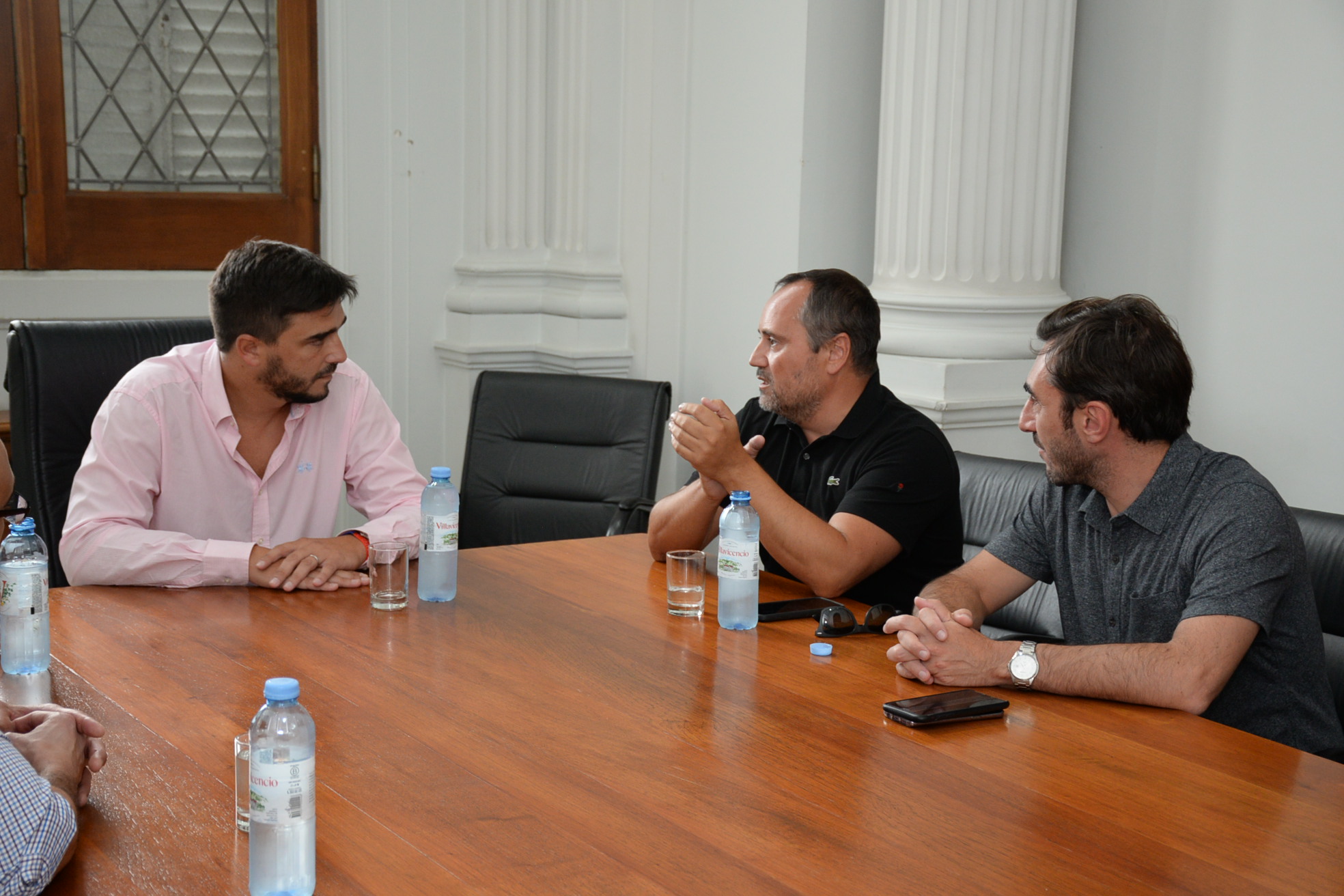 Galli recibió a directivos de una empresa internacional que se instaló ...