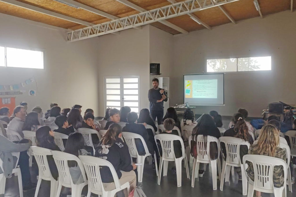 Docentes de Punto Digital en la Escuela N° 49 | Municipalidad del ...
