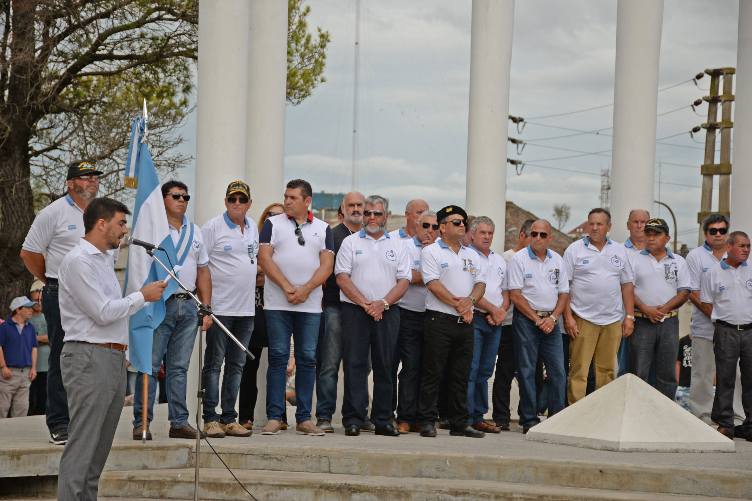 Acto protocolar en conmemoración del Día del Veterano y de los Caídos ...